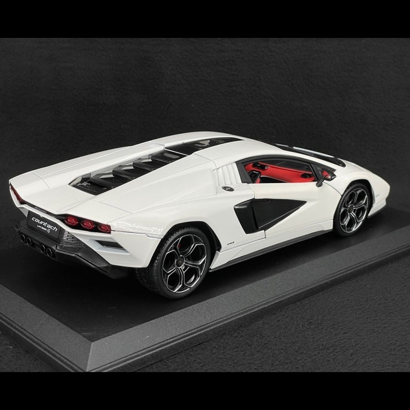 Lamborghini Countach LPI 800-4 2022 Impact White 1/18 Maisto 31459