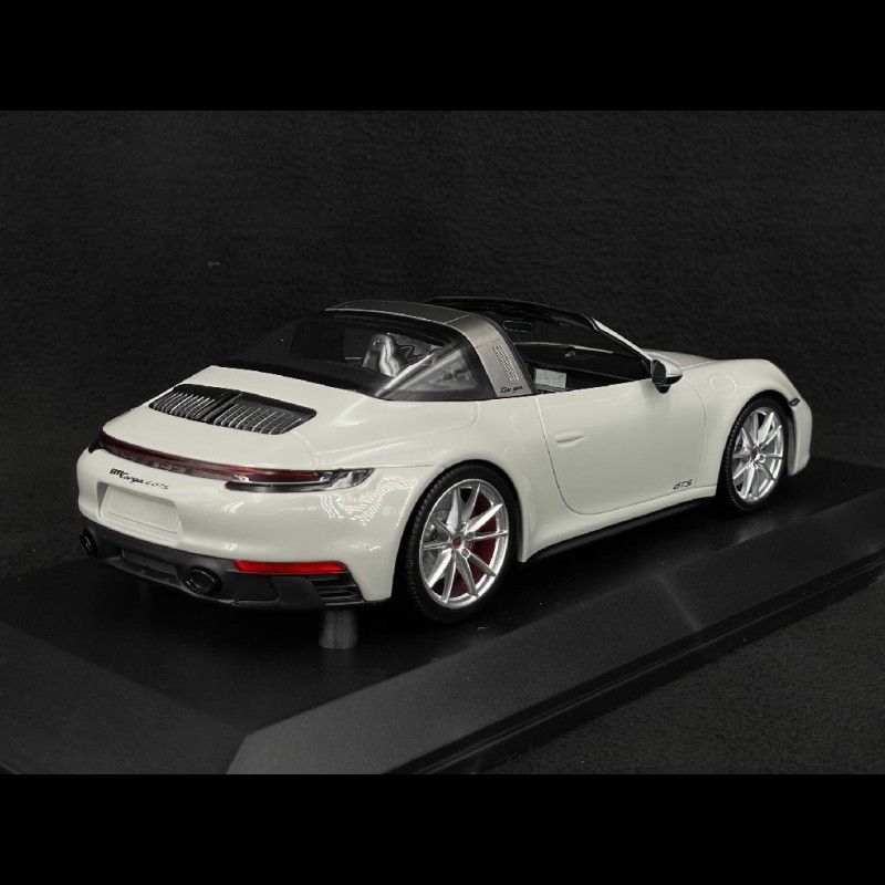 Porsche 911 Targa 4 GTS 2021 typ 992 Kreide Grau 1/18 Minichamps 155061064