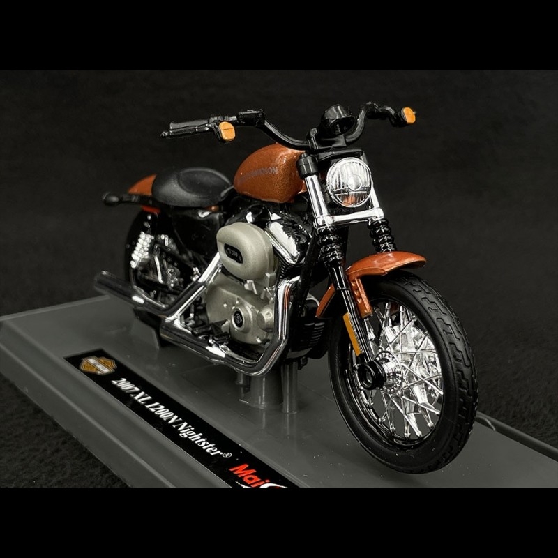 Moto Harley Davidson XL 1200N Nightster 2007 Braun 1/18 Maisto 39360