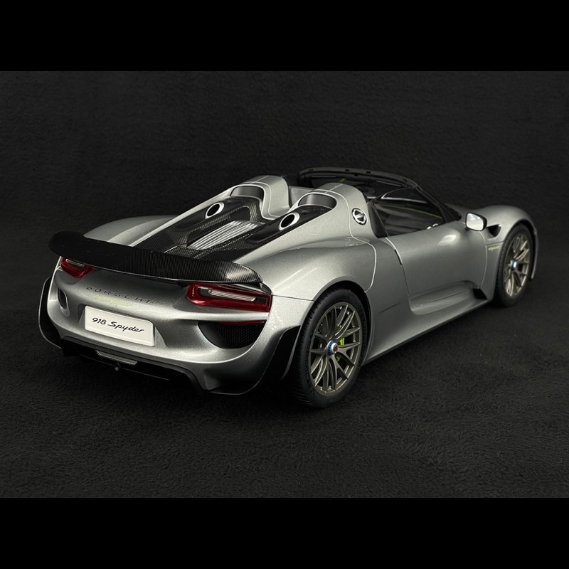 Porsche 918 Spyder Weissach Package 2013 GT Silver 1/12 Autoart 12123