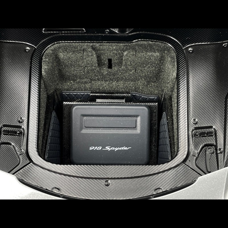 Porsche 918 Spyder Pack Weissach 2013 Argent GT 1/12 Autoart 12123