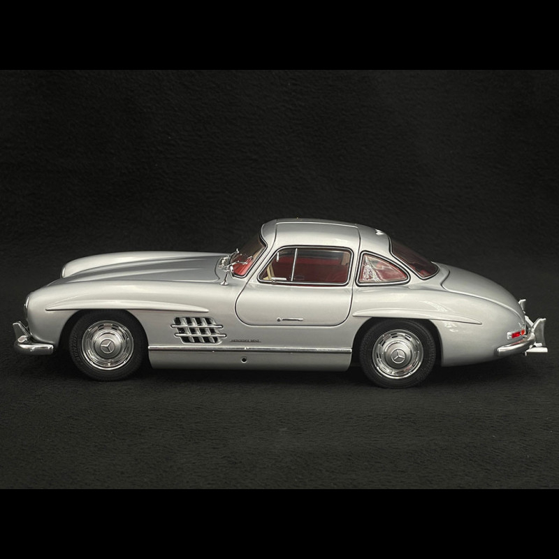 Mercedes-Benz 300 SL 1954 Silver 1/18 Schuco 450045000