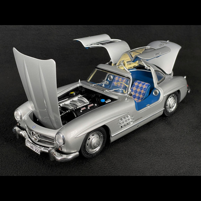 Mercedes-Benz 300 SL 1954 Silver 1/18 Schuco 450045200
