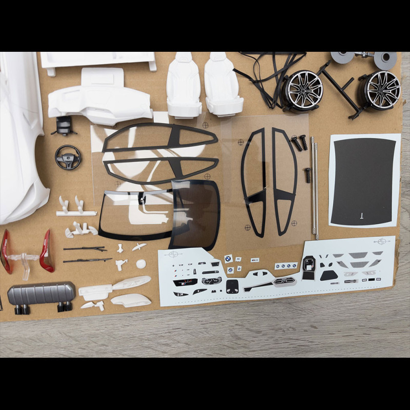 Model BMW M4 G82 Coupé 2020 to be assembled and paint 1/18 GT Spirit ...