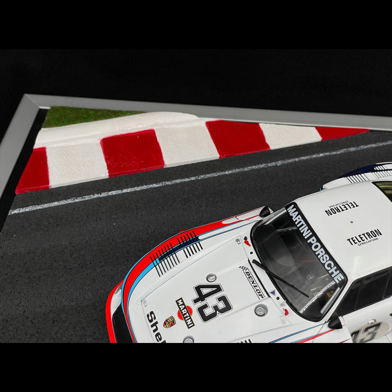 Diorama 1/18 Showcase for model Race track with Ripple strip Premium ...