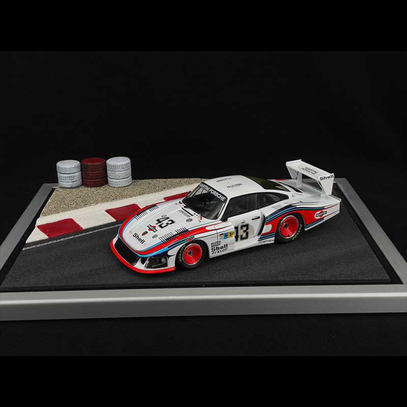 Diorama 1/18 showcase for model Race track with Ripple strip and tires ...
