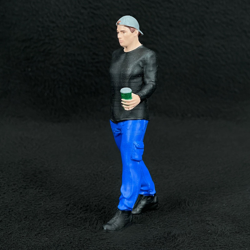 Figurine mechanic on drink break Diorama 1/18 Premium 18002