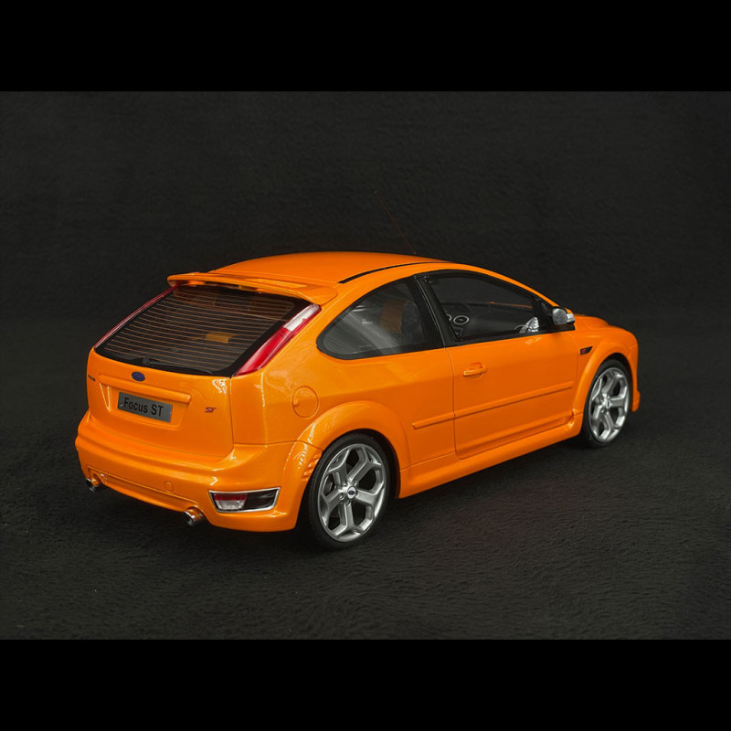 Ford Focus ST 2.5 Phase II 2006 Orange électrique 1/18 Ottomobile OT961