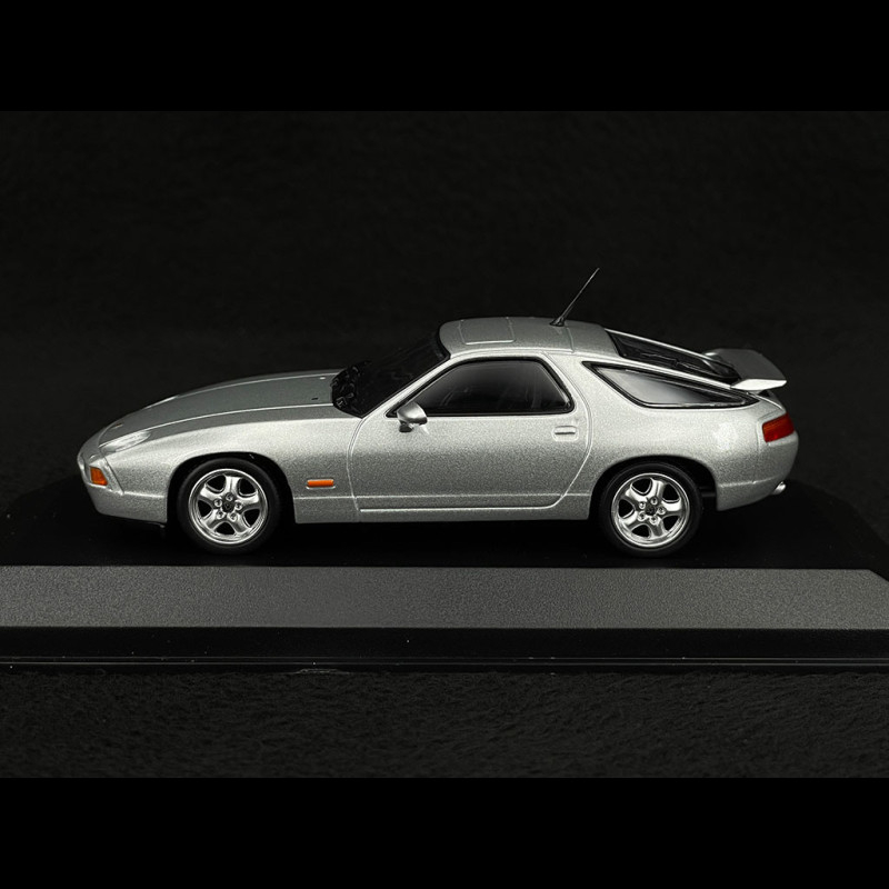 Porsche 928 GTS 1991 Zermatt silver metallic 1/43 Minichamps 940068105