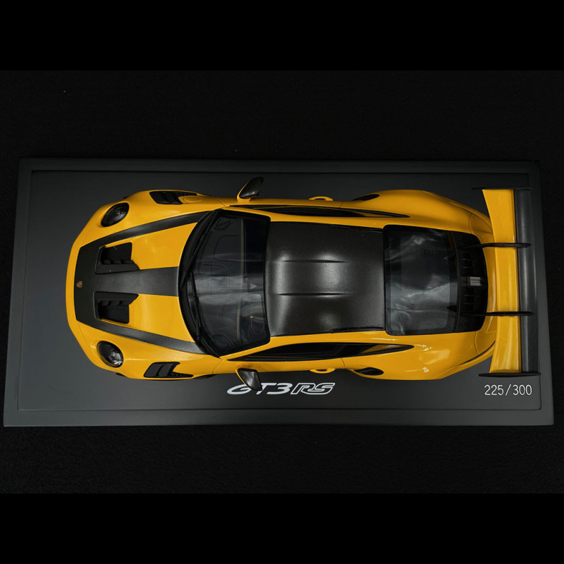 Porsche 911 GT3 RS Type 992 Weissach Pack 2022 Racing yellow 1/18 Spark ...