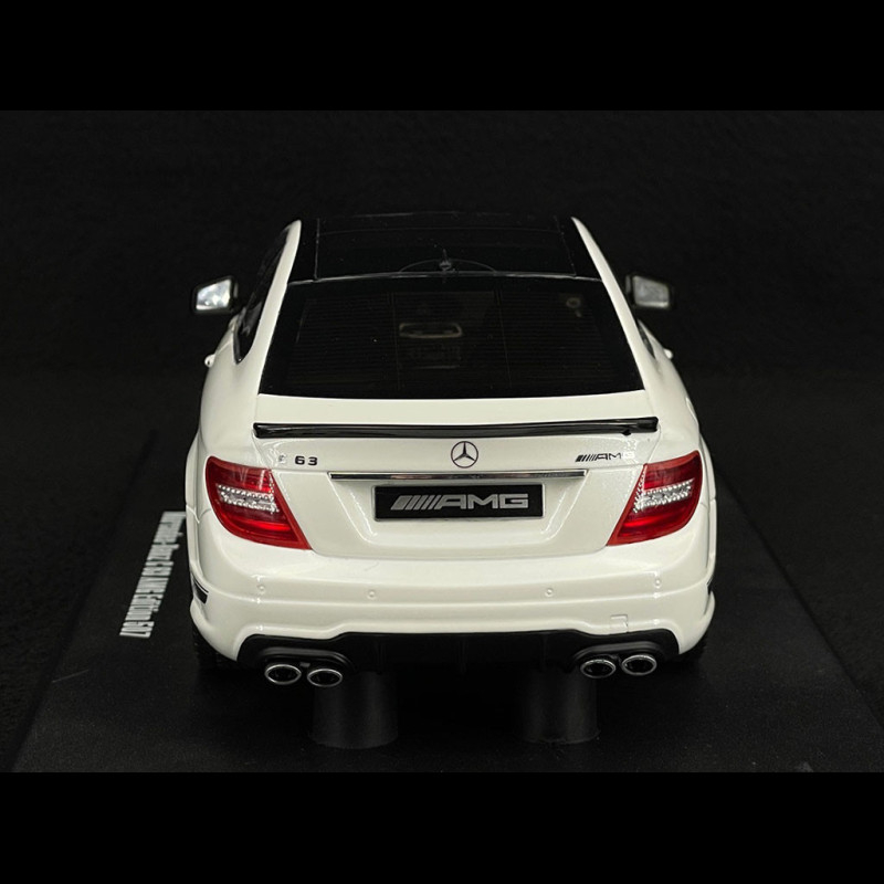 Mercedes-Benz C63 AMG 2014 Diamond White 1/18 GT Spirit GT899