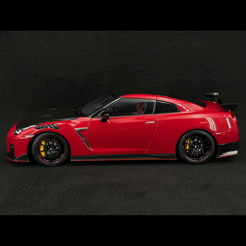 Nissan GT-R Nismo 2022 Type R35 Vibrant Red / Black 1/18 AutoArt 77502