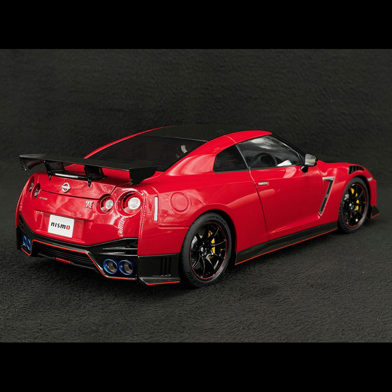 Nissan GT-R Nismo 2022 Type R35 Vibrant Red / Black 1/18 AutoArt 77502