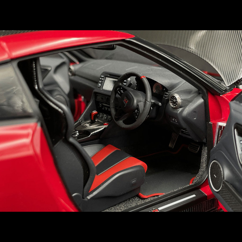 Nissan GT-R Nismo 2022 Type R35 Vibrant Red / Black 1/18 AutoArt 77502