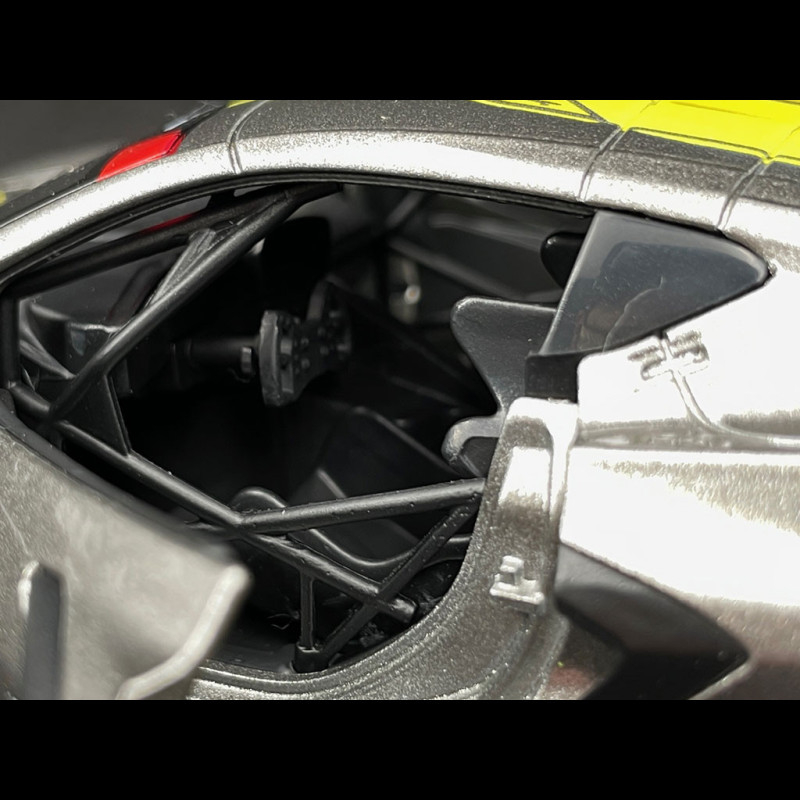 Chevrolet Corvette C8.R n° 4 2020 Gris / Jaune 1/24 Bburago 28024