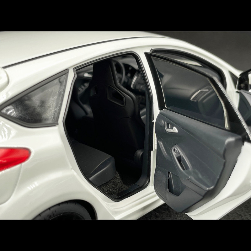 Ford Focus RS 2016 Frozen White 1/18 Autoart 72951