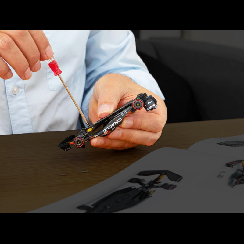 Calendrier de l'avent Red Bull Racing Formule 1 avec son 1/43 Franzis 67235