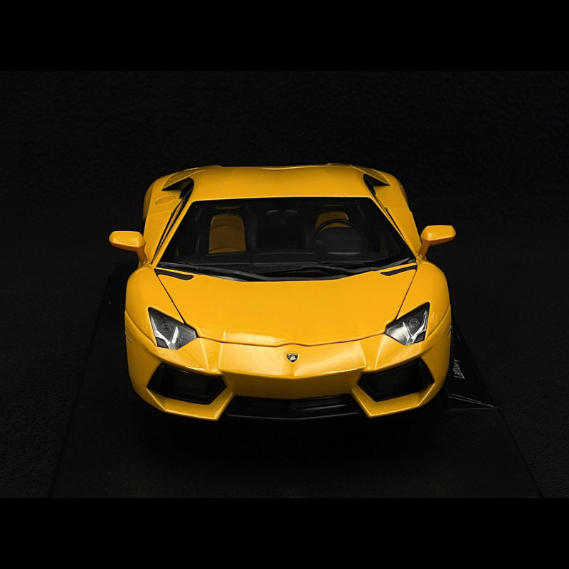 Lamborghini Aventador LP700-4 2011 Jaune 1/18 Welly 18041YE