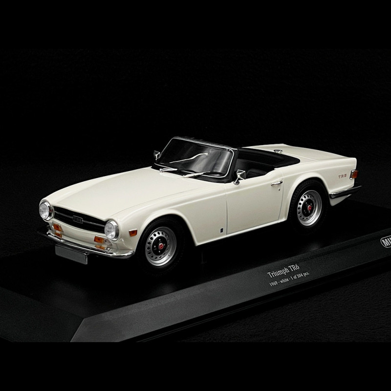 Triumph TR6 Roadster 1969 White 1/18 Minichamps 155132035
