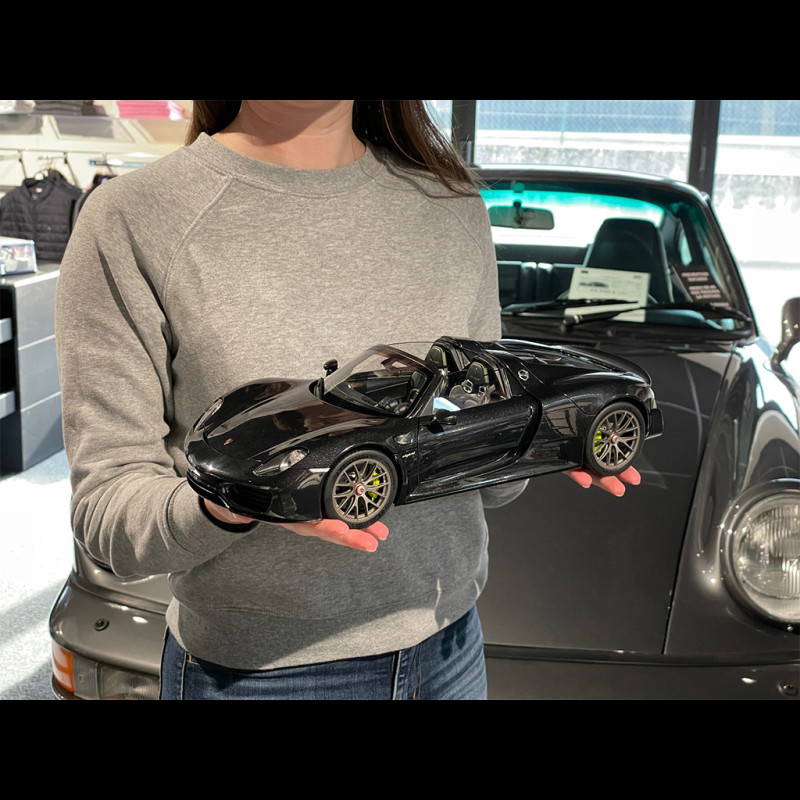 Porsche 918 Spyder Weissach Package 2013 Noir 1/12 Autoart 12121
