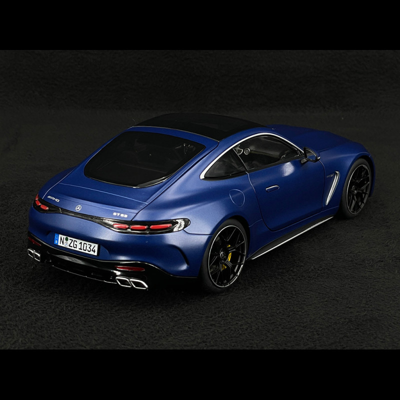 Mercedes-Benz AMG GT 63 4Matic - Spectral Blue Magno 1/18 NZG 1034/21