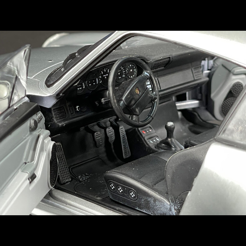 Porsche 911 Carrera 4S Type 993 1996 Polar Silver 1/18 Solido S1810103