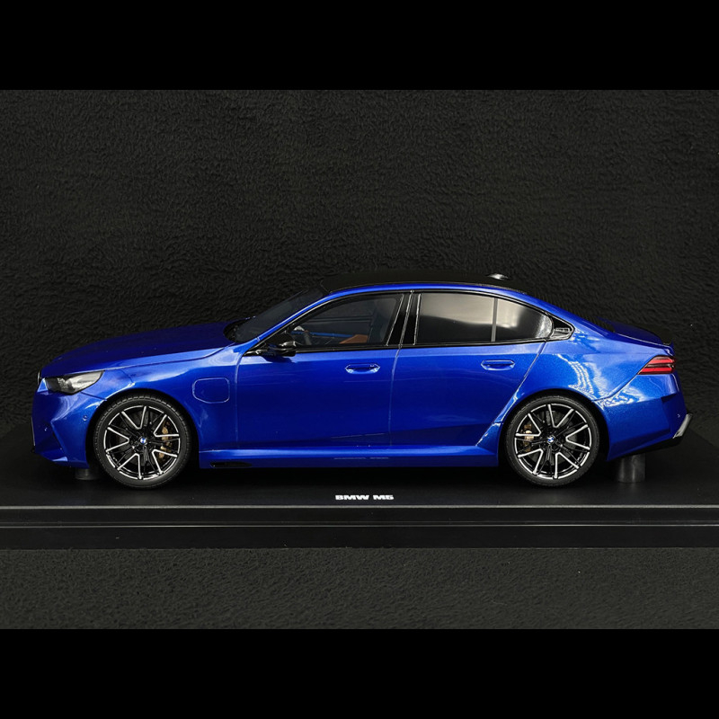 BMW M5 G90 Marina Bay Blue Metallic 2024 1/18 GT Spirit GT507