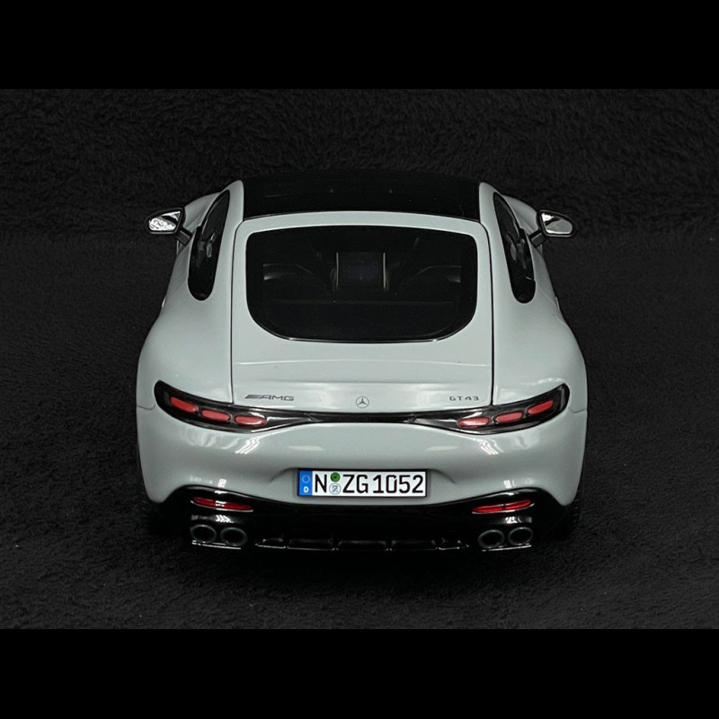 Mercedes-AMG GT 43 2024 Gris Alpin 1/18 NZG 105200059 1052/59