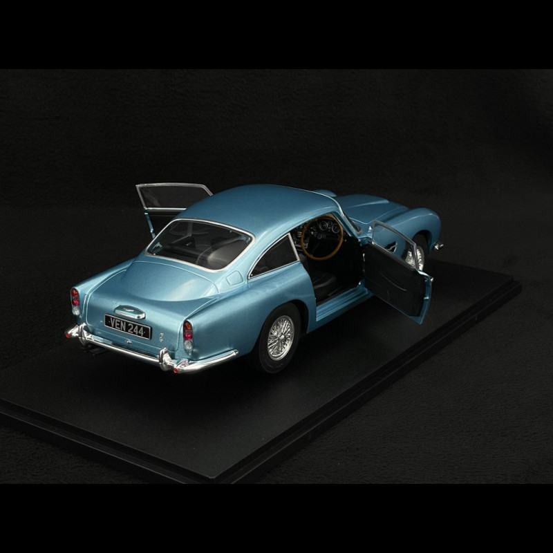 Aston Martin DB5 1964 Metallic Blue 1/18 Solido S1807104
