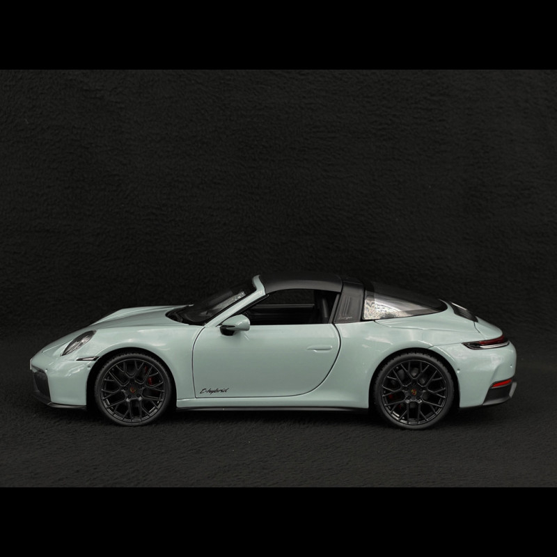 Porsche 911 Targa 4 GTS Hybrid Typ 922.2 2026 Shadegreen 1/18 Maisto M31470