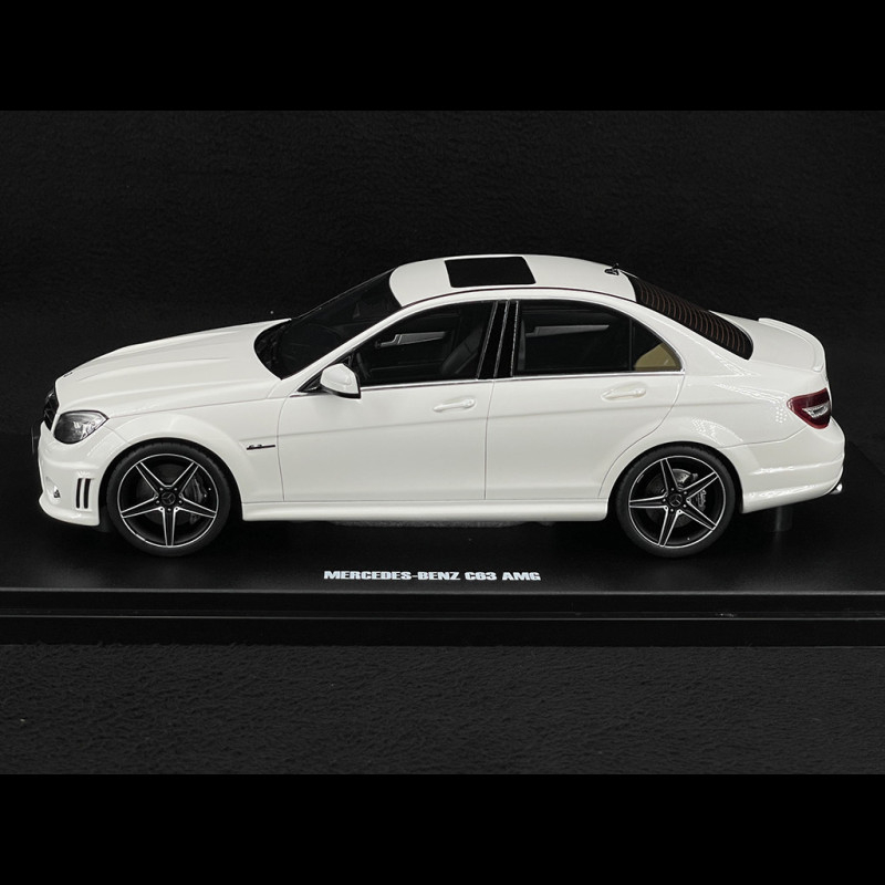 Mercedes-Benz C63 AMG 2007 Diamond White 1/18 GT Spirit GT928