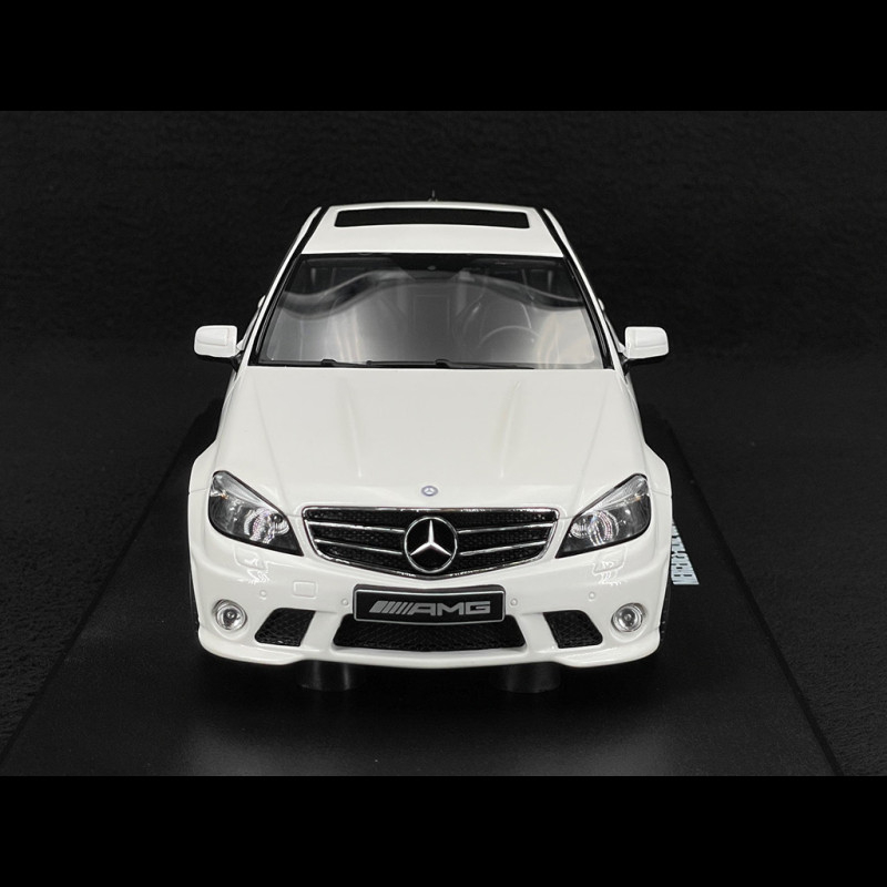 Mercedes-Benz C63 AMG 2007 Diamond White 1/18 GT Spirit GT928