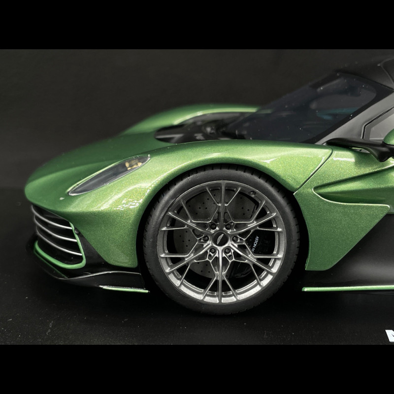 Aston Martin Valhalla 2025 Schimmerndes Smaragdgrün 1/18 GT Spirit GT558