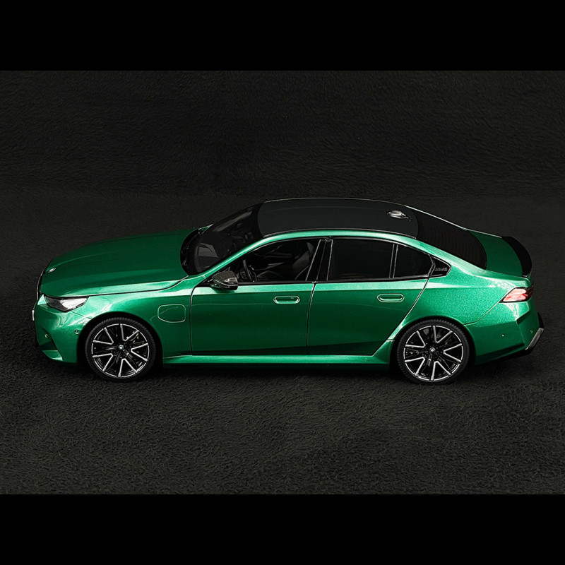 BMW M5 2024 Grün Metallic 1/18 Minichamps 110023800