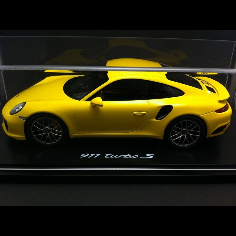 Porsche 911 type 991 Turbo S 2016 racing yellow 1/18 Spark WAP0211360G