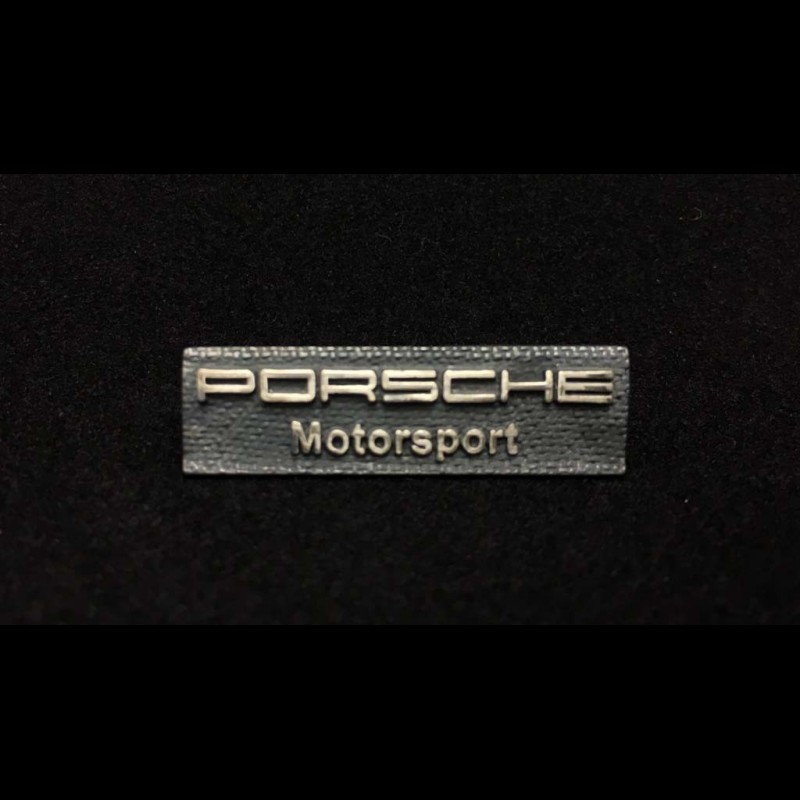 Porsche Button Motorsport - abgenutztes Metall - sehr schick