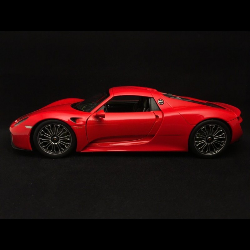 Porsche 918 Spyder 2015 red closed version 1/18 Welly MAP02184016