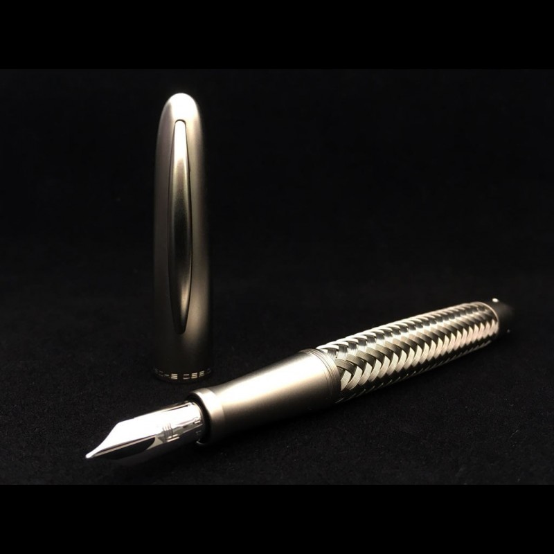 Stylo plume Porsche Design acier Plume or Tec Flex P3110