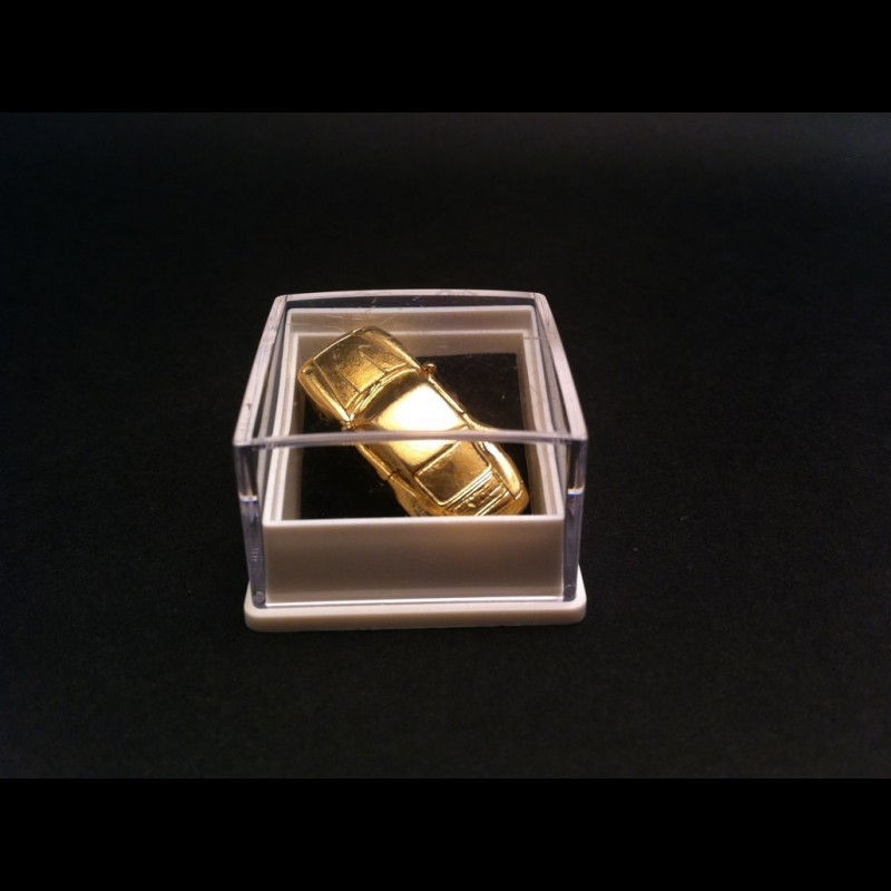 Porsche Pin 993 Carrera Golden colour