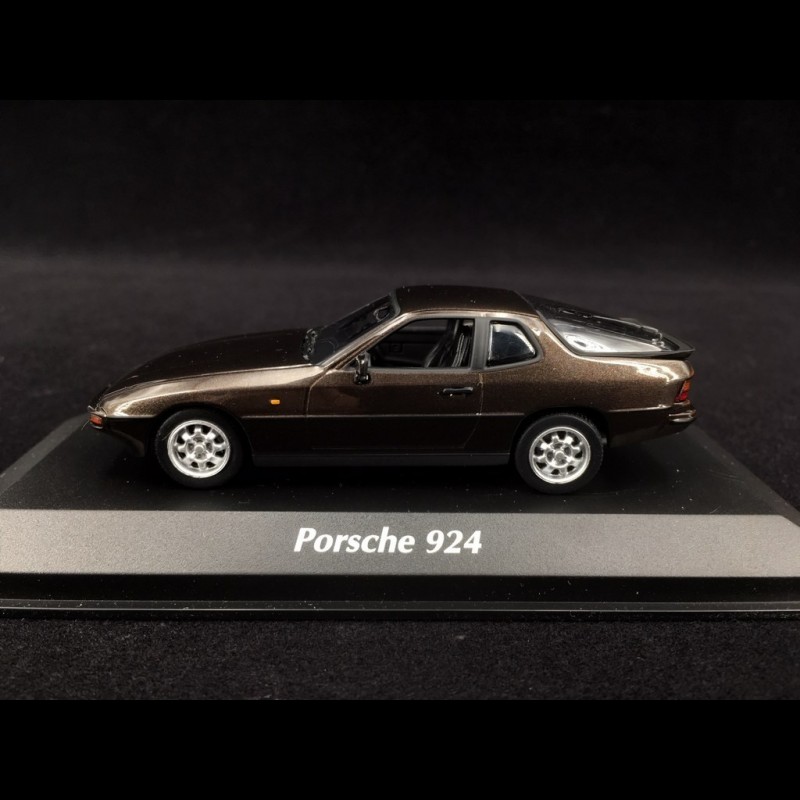 Porsche 924 1984 metallic braun 1/43 Minichamps 940062121
