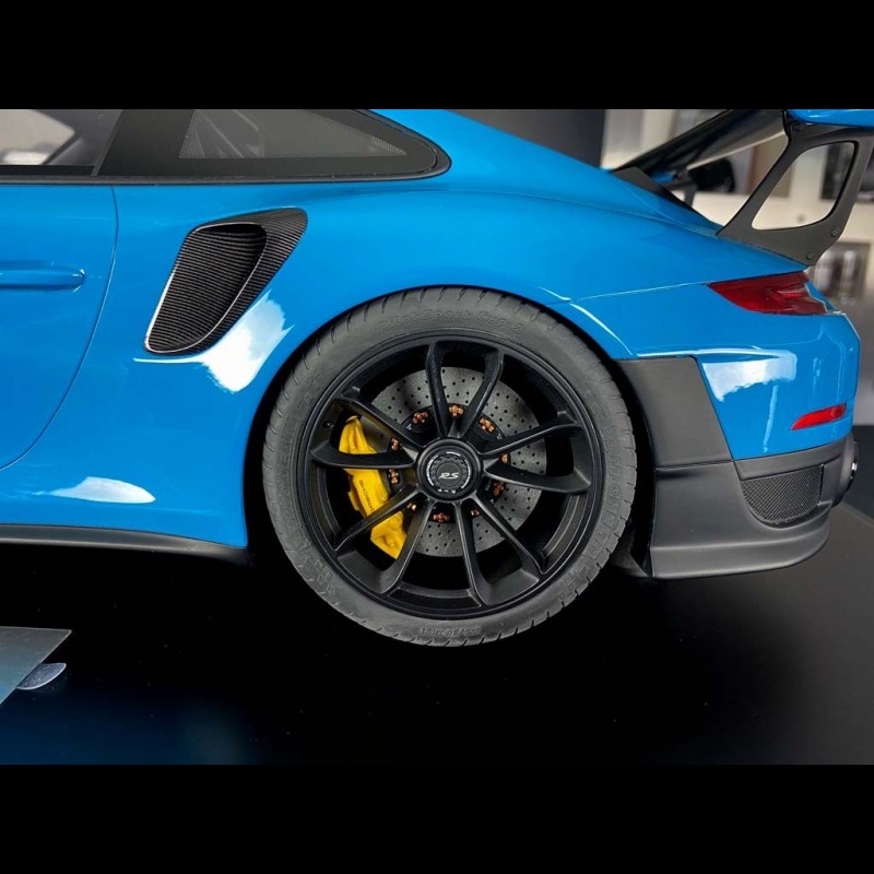 Porsche 911 GT2 RS type 991.2 2018 Miami Blue 1/8 Minichamps 800620002