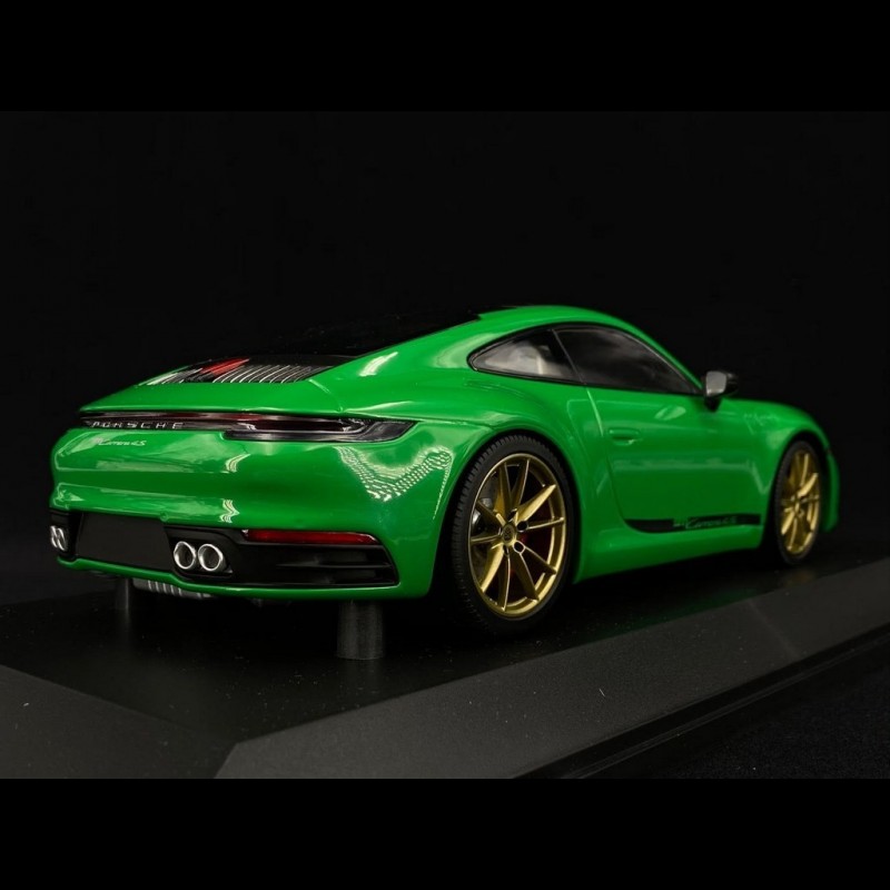 Porsche 911 Carrera 4S type 992 2019 python green 1/18 Minichamps 155067325
