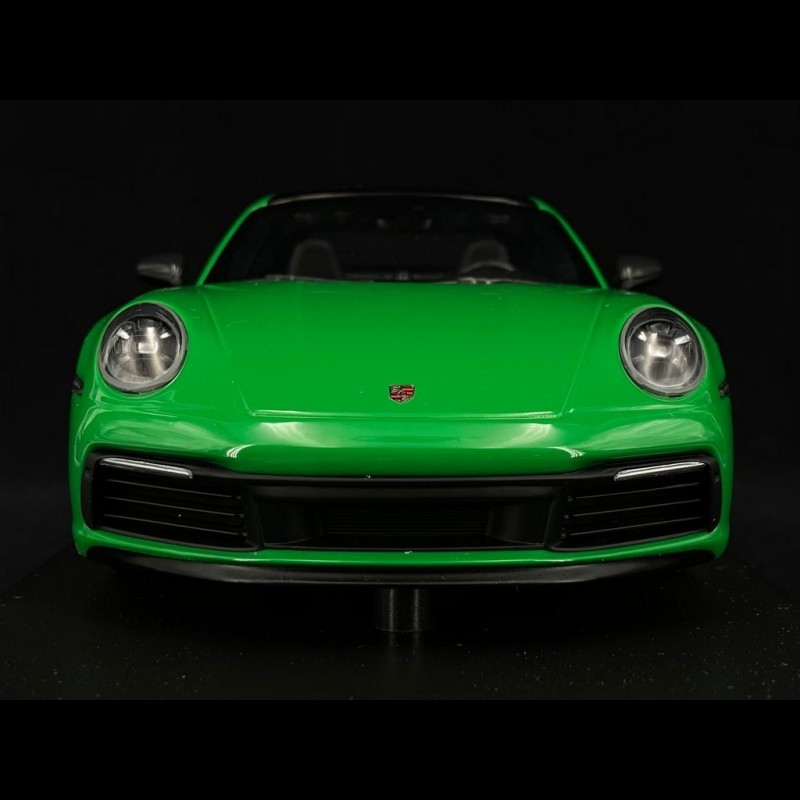 Porsche 911 Carrera 4S type 992 2019 python green 1/18 Minichamps 155067325