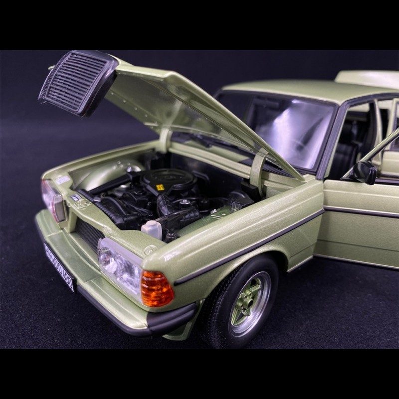 Mercedes-Benz 200 AMG 1984 Silvergreen Metallic 1/18 Norev 183795