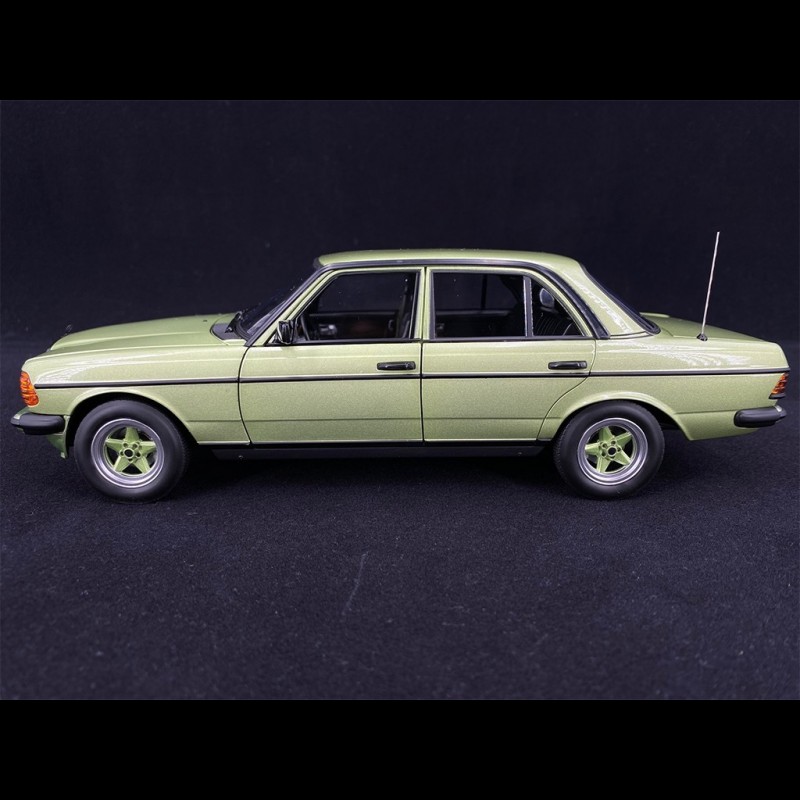 Mercedes-Benz 200 AMG 1984 Silvergreen Metallic 1/18 Norev 183795