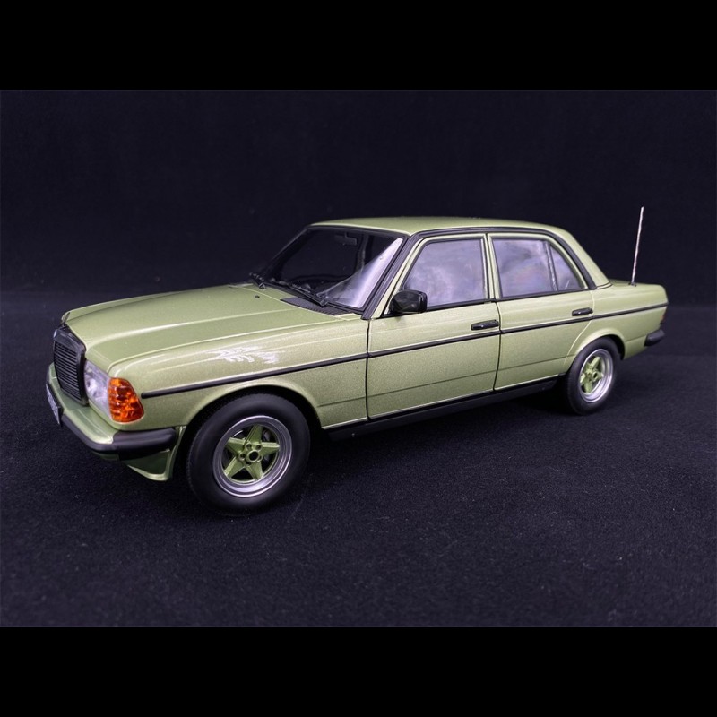 Mercedes-Benz 200 AMG 1984 Silvergreen Metallic 1/18 Norev 183795